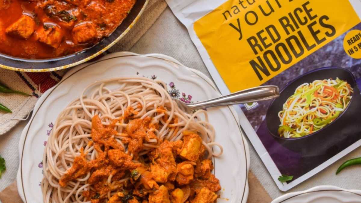 Recipe : Red Rice Noodles with Spicy Chicken